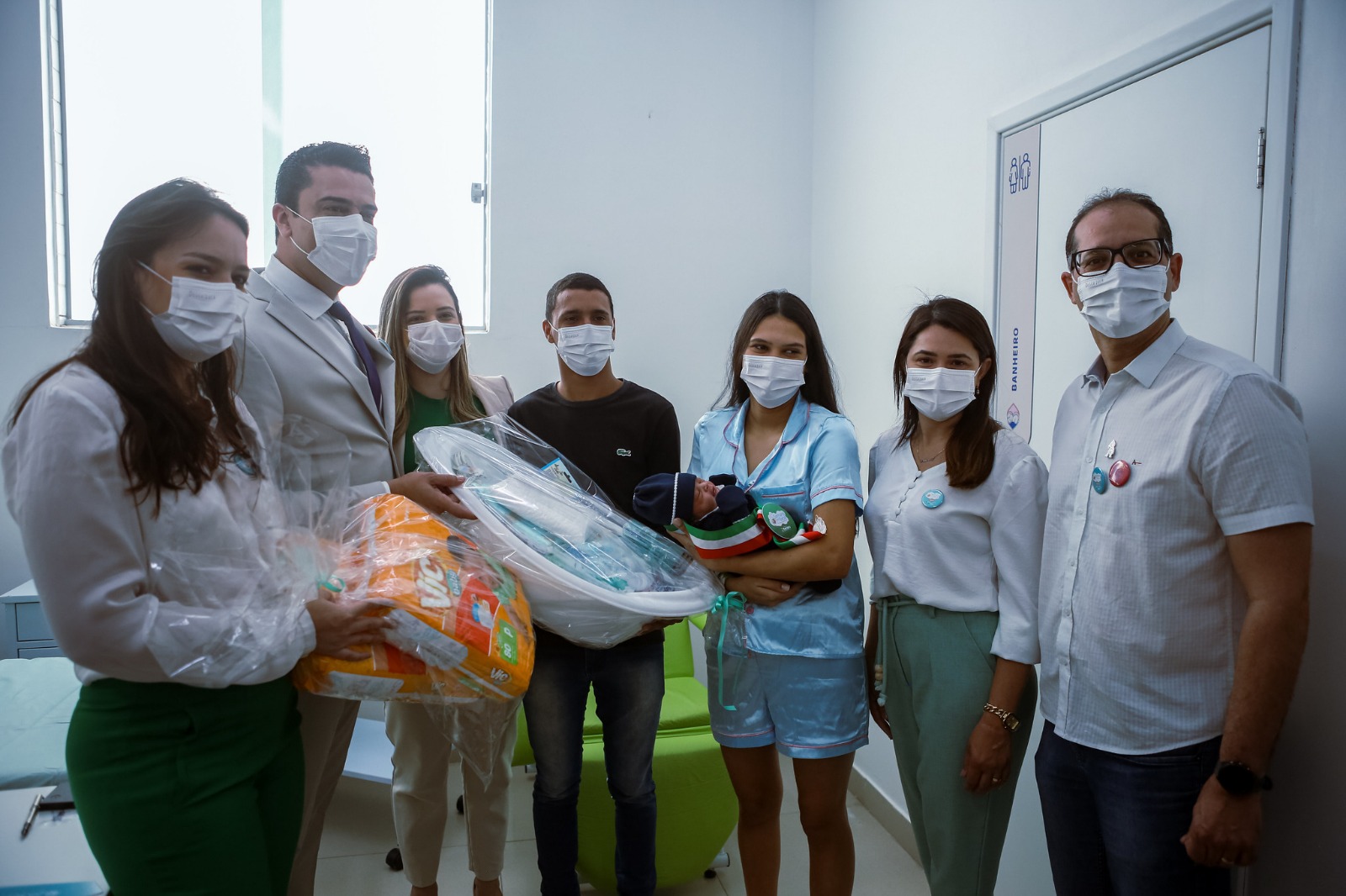 Kits da “Campanha Cria na Paz” entregues na maternidade municipal de Caruaru, “Bebê Prefeito ...